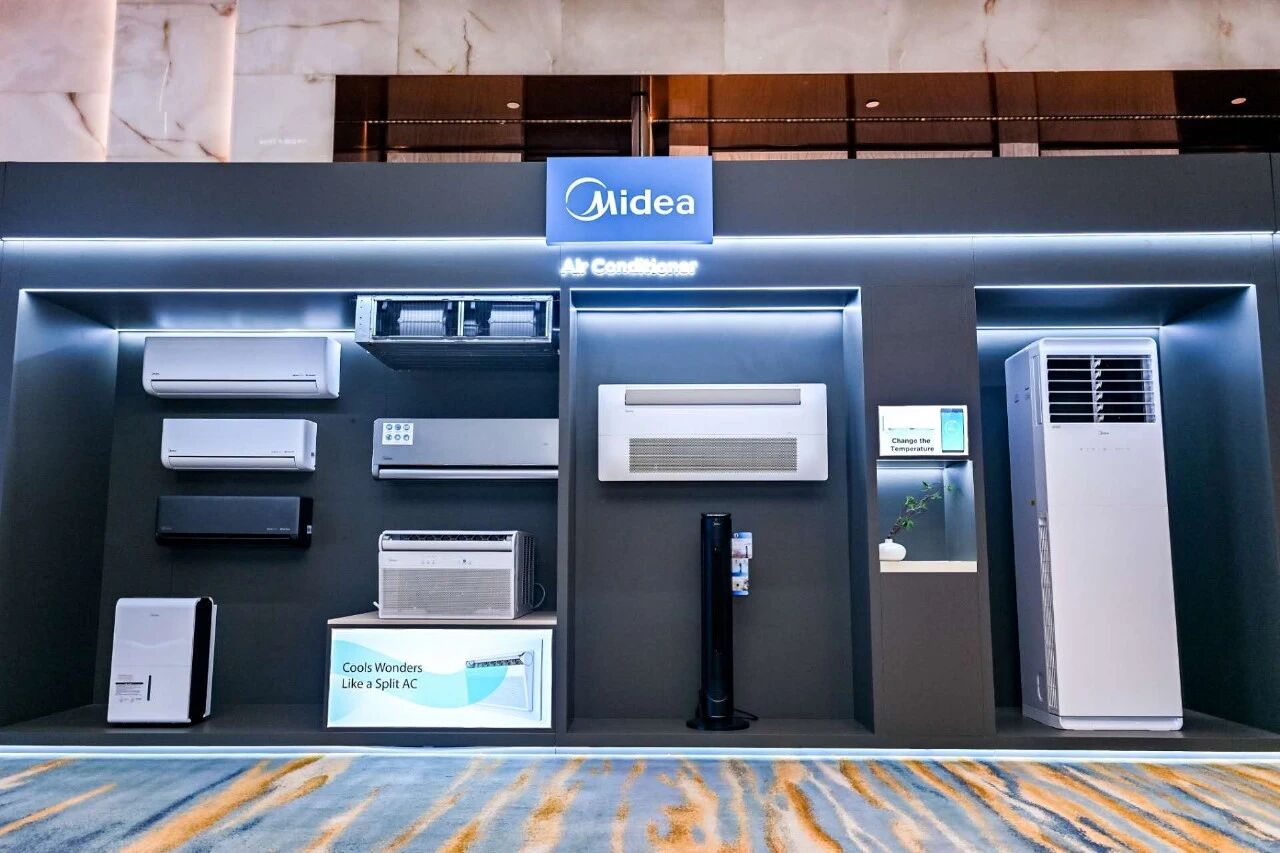Midea MEA Partners Brave the Waves in Chongqing
